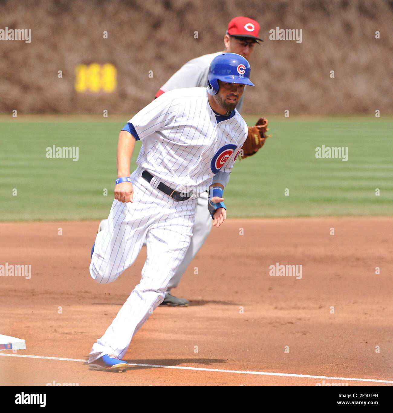 Chicago Cubs David DeJesus (9) during a game against the Cincinnati ...