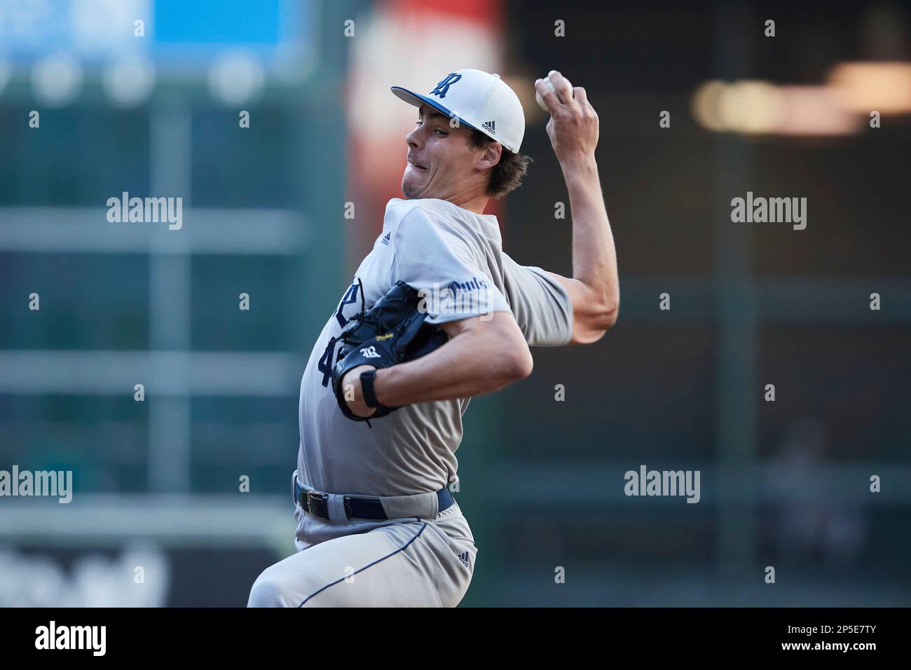 Rice Owls relief pitcher Matthew Linskey (40) in action against the ...