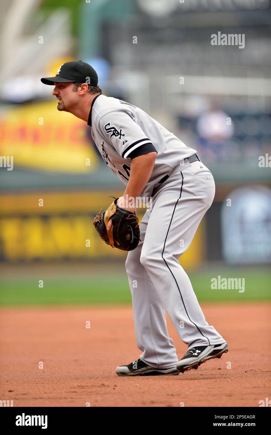 Chicago White Sox first baseman Paul Konerko gets set on defense during ...