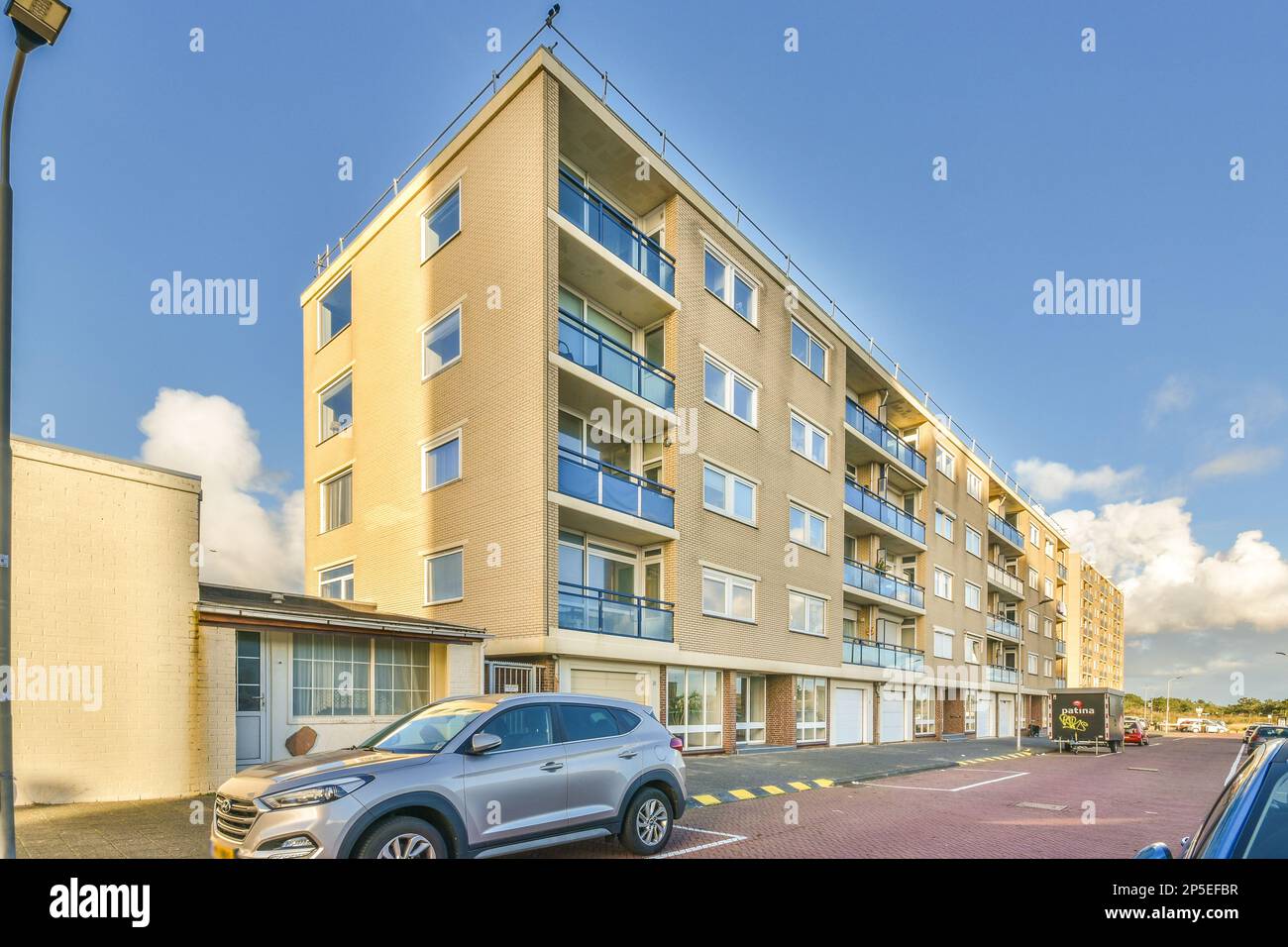 Multi storey building road hi-res stock photography and images - Alamy