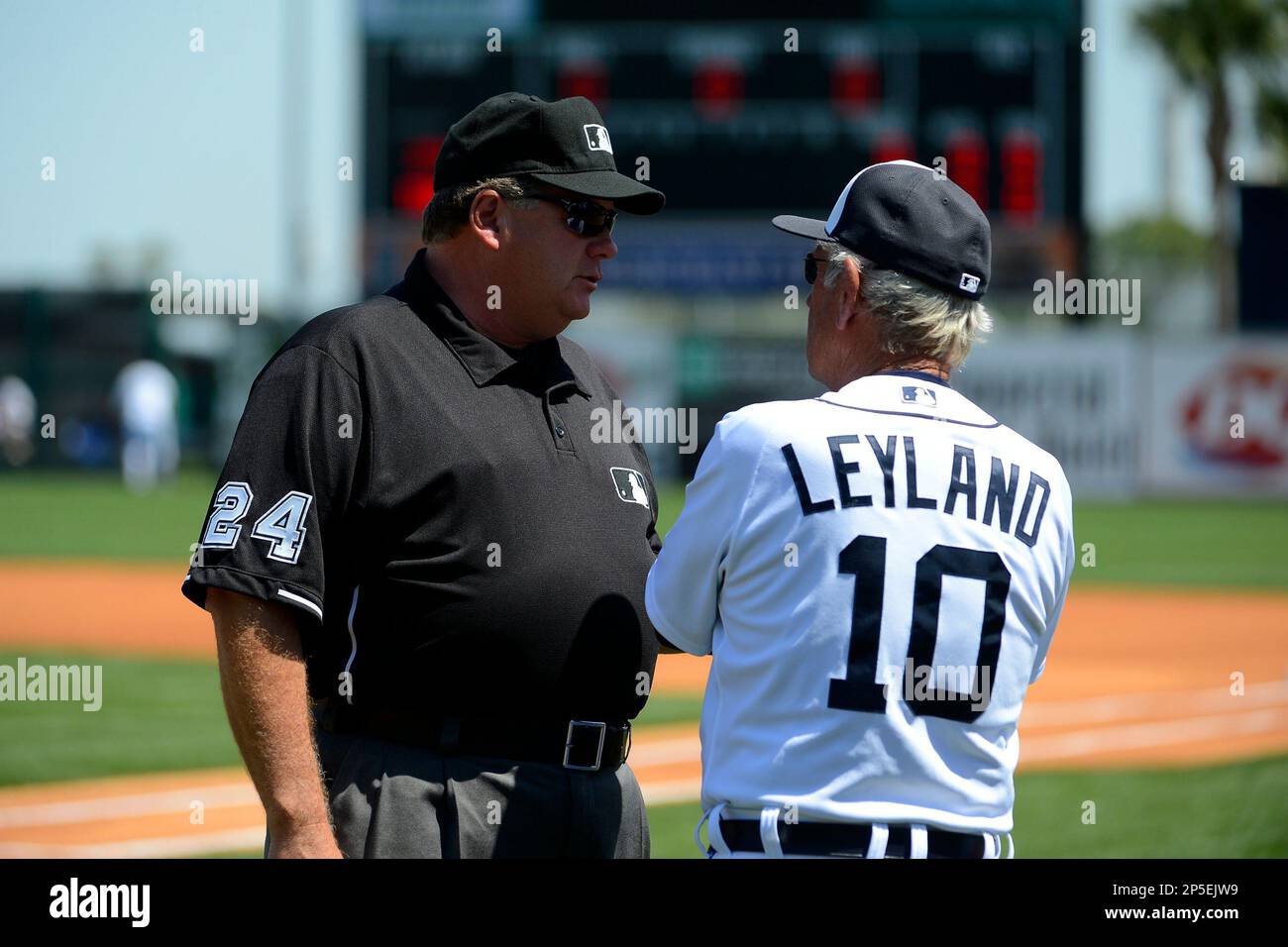 Detroit Tigers manager Jim Leyland #10 talks with umpire Jerry Layne ...