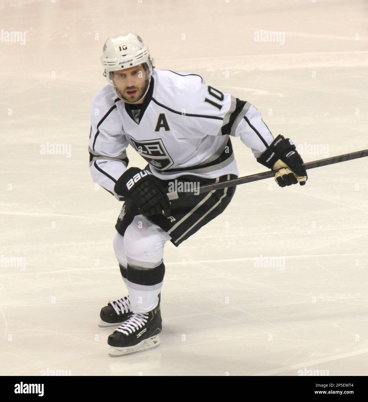 Los Angeles Kings Mike Richards (10) in action during a game against ...
