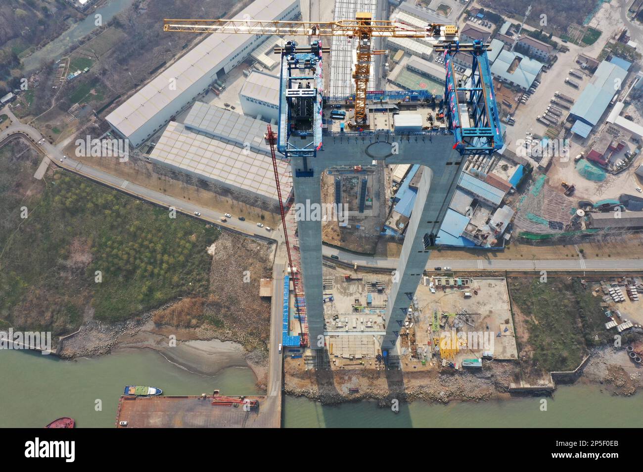 Aerial photo shows the Longtan Yangtze River Bridge is under ...