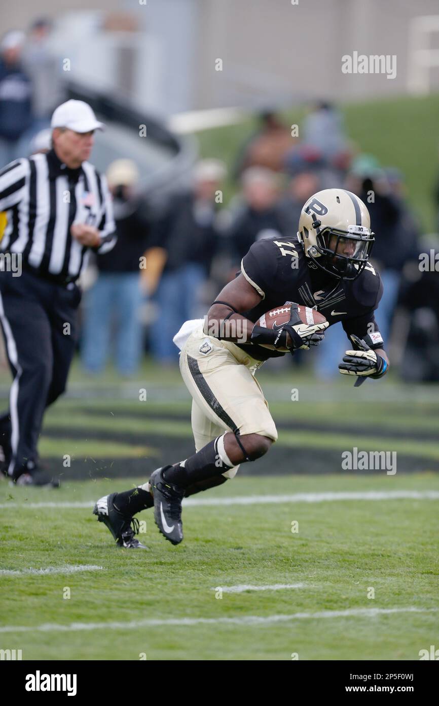 Purdue running back Akeem Hunt (11) runs during a NCAA college football ...