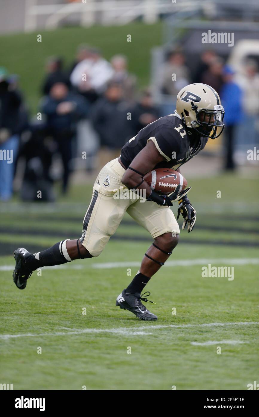 Purdue running back Akeem Hunt (11) runs during a NCAA college football ...