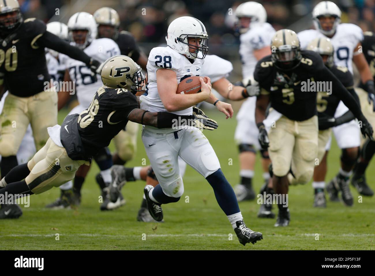 Penn State running back Zach Zwinak (28) runs with the football during ...