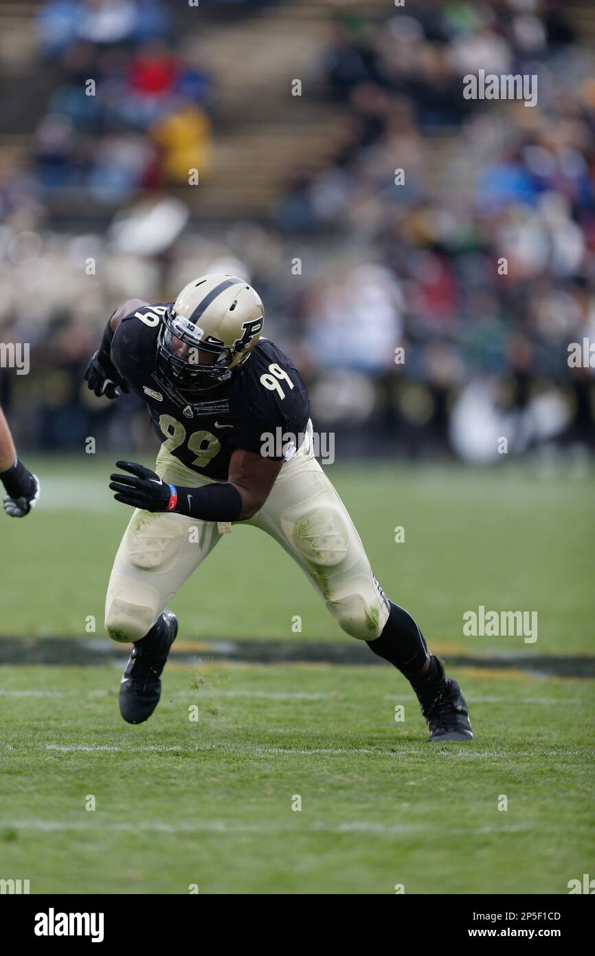Purdue defensive end Greg Latta (91) runs during a NCAA college ...