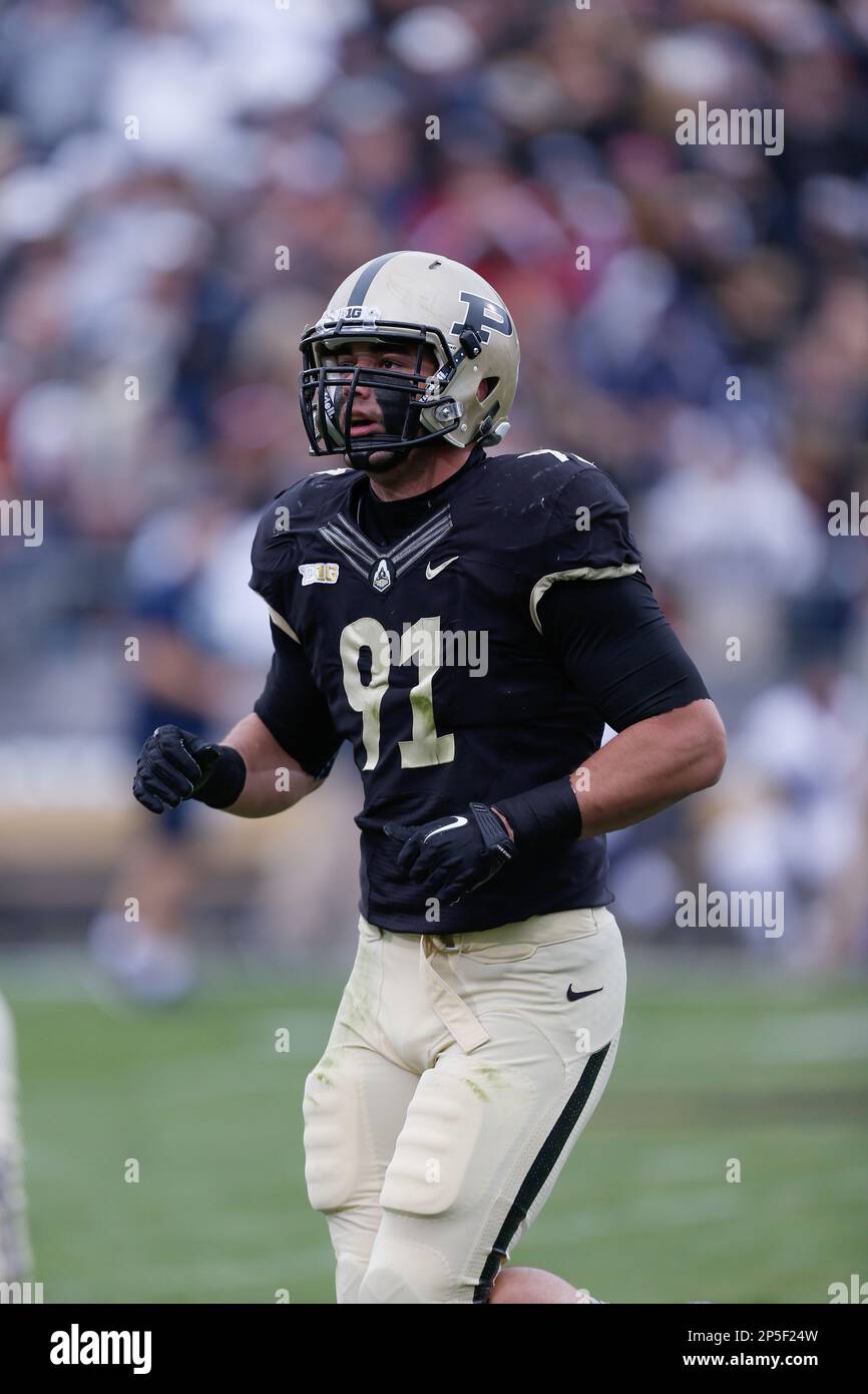 Purdue defensive end Greg Latta (91) runs during a NCAA college ...