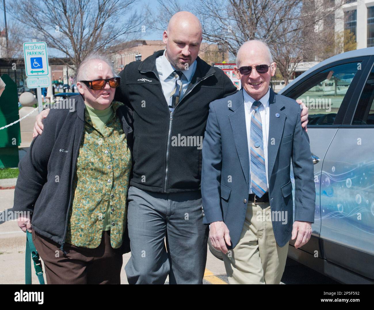 Alan Beaman center, walks with his parents, Carol and Barry Beaman ...