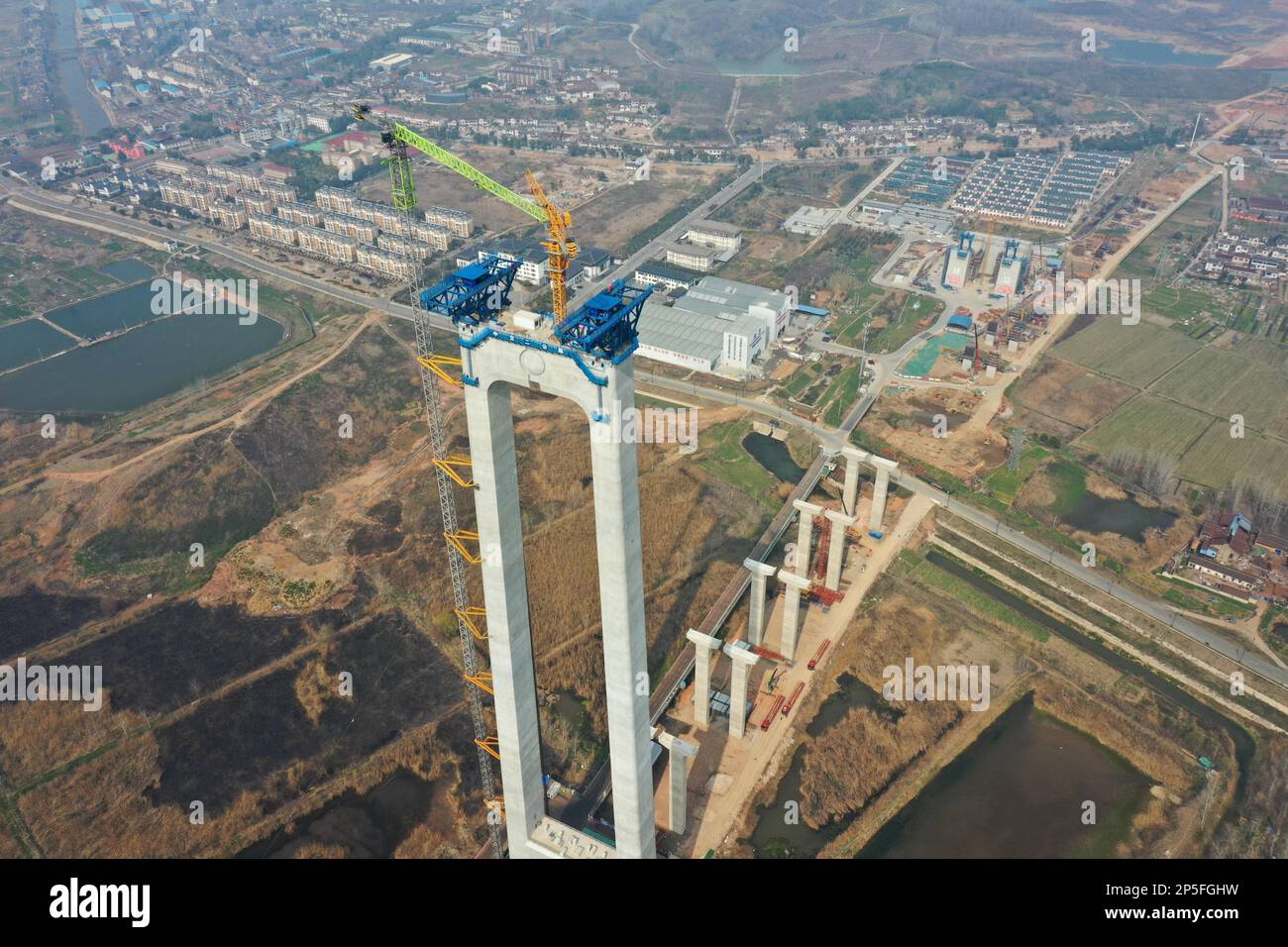 Aerial photo shows the Longtan Yangtze River Bridge is under ...