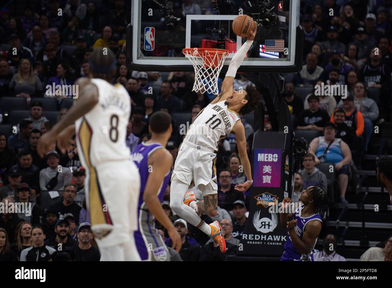 New Orleans Pelicans center Jaxson Hayes (10) scores on a lob pass in ...