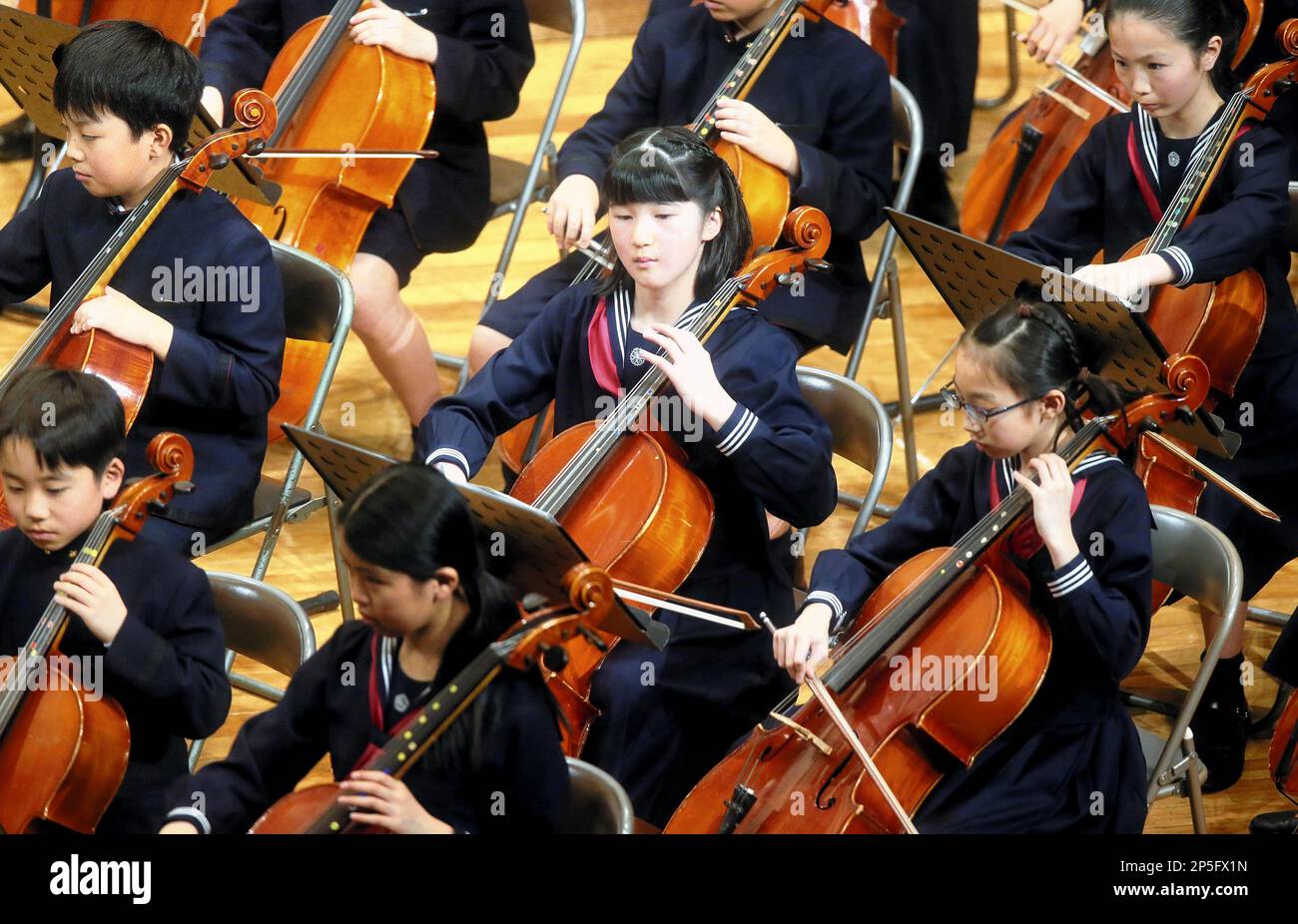 Princess Aiko (C), the daughter of Crown Prince Naruhito, plays the ...