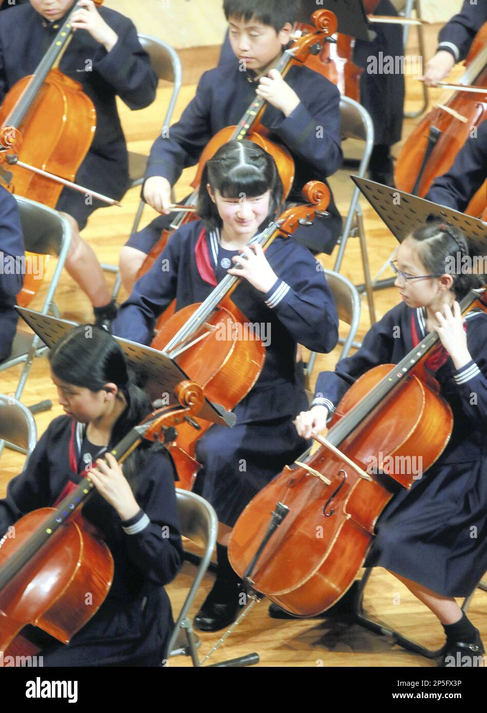 Princess Aiko (C), the daughter of Crown Prince Naruhito, plays the ...