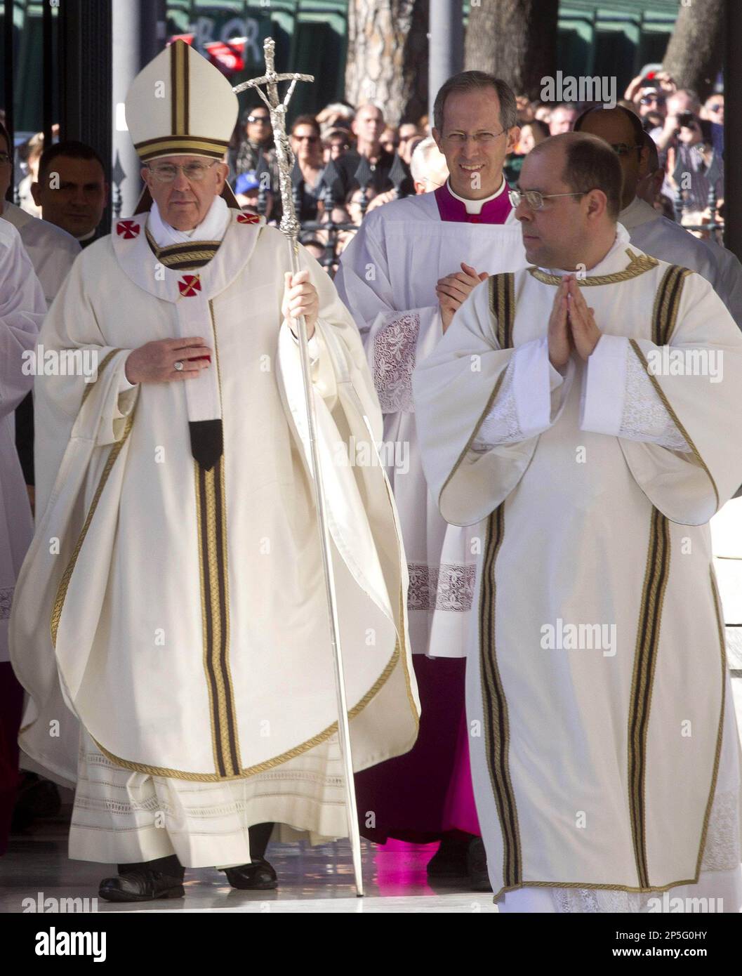 Pope Francis arrives to celebrate a Mass in St. Paul Outside the Walls ...