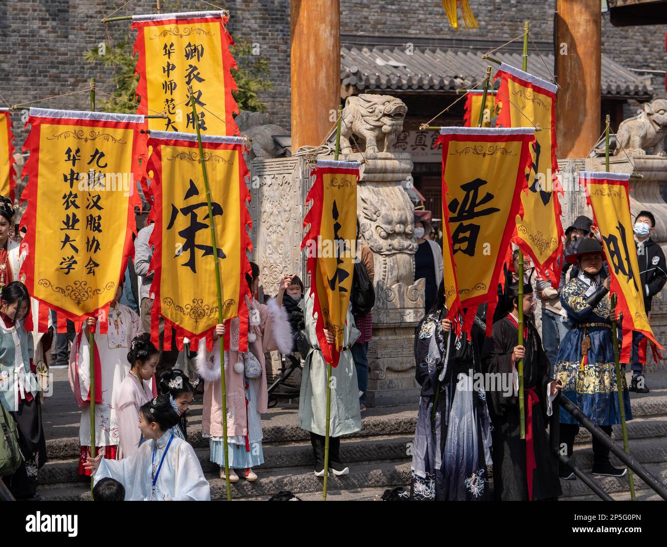 People take part in the 4th Hankouli Flower Festival wearing Hanfu in ...