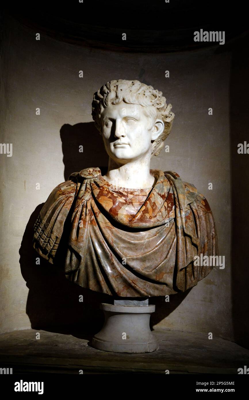 Statue of augustus hi-res stock photography and images - Alamy