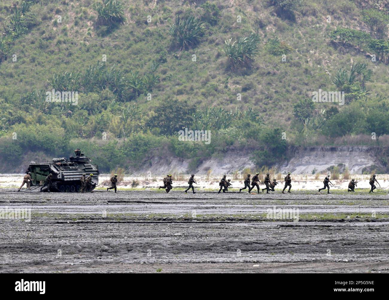 Philippine troopers are dislodged from the U.S. Marine Amphibious ...