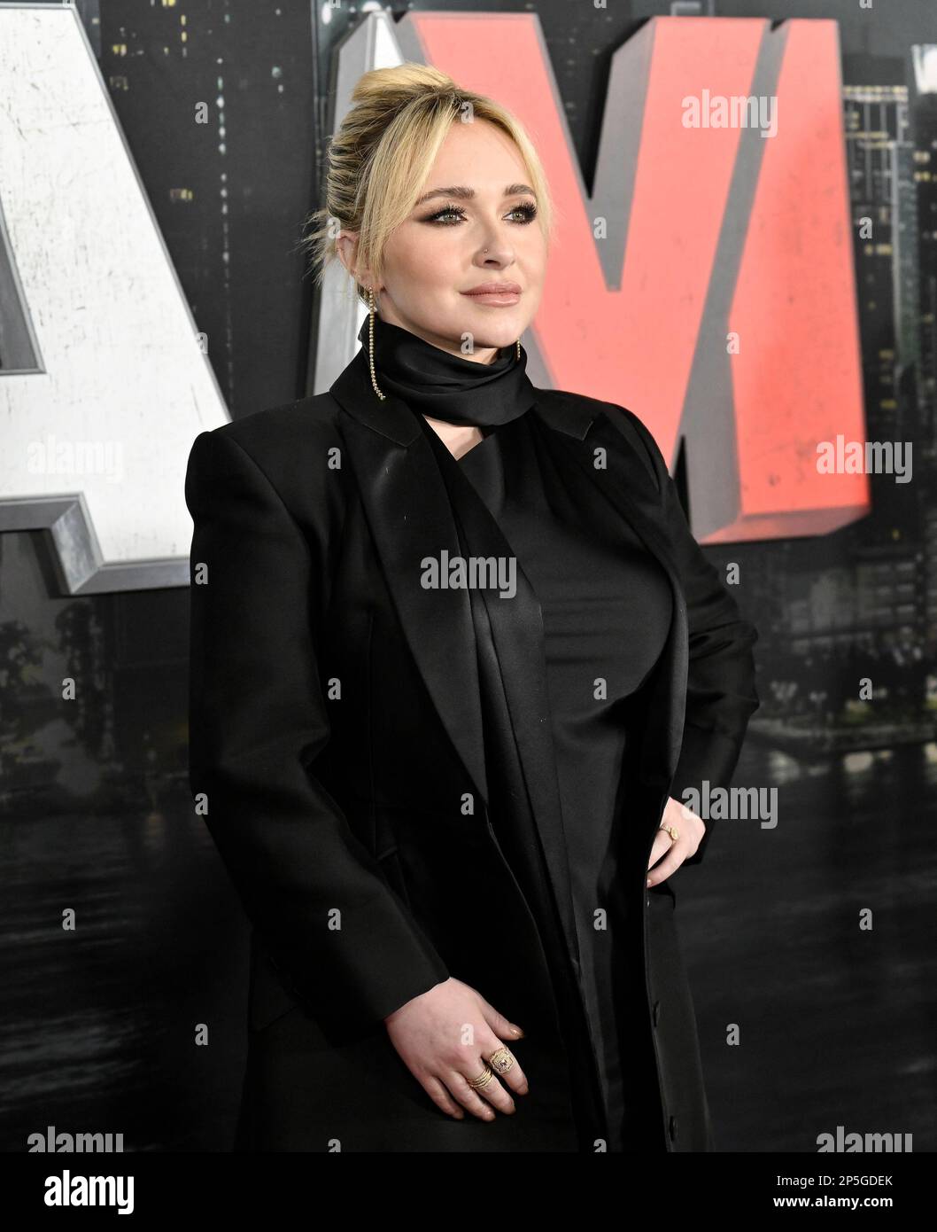 Hayden Panettiere Attends The World Premiere Of Scream Vi At Amc