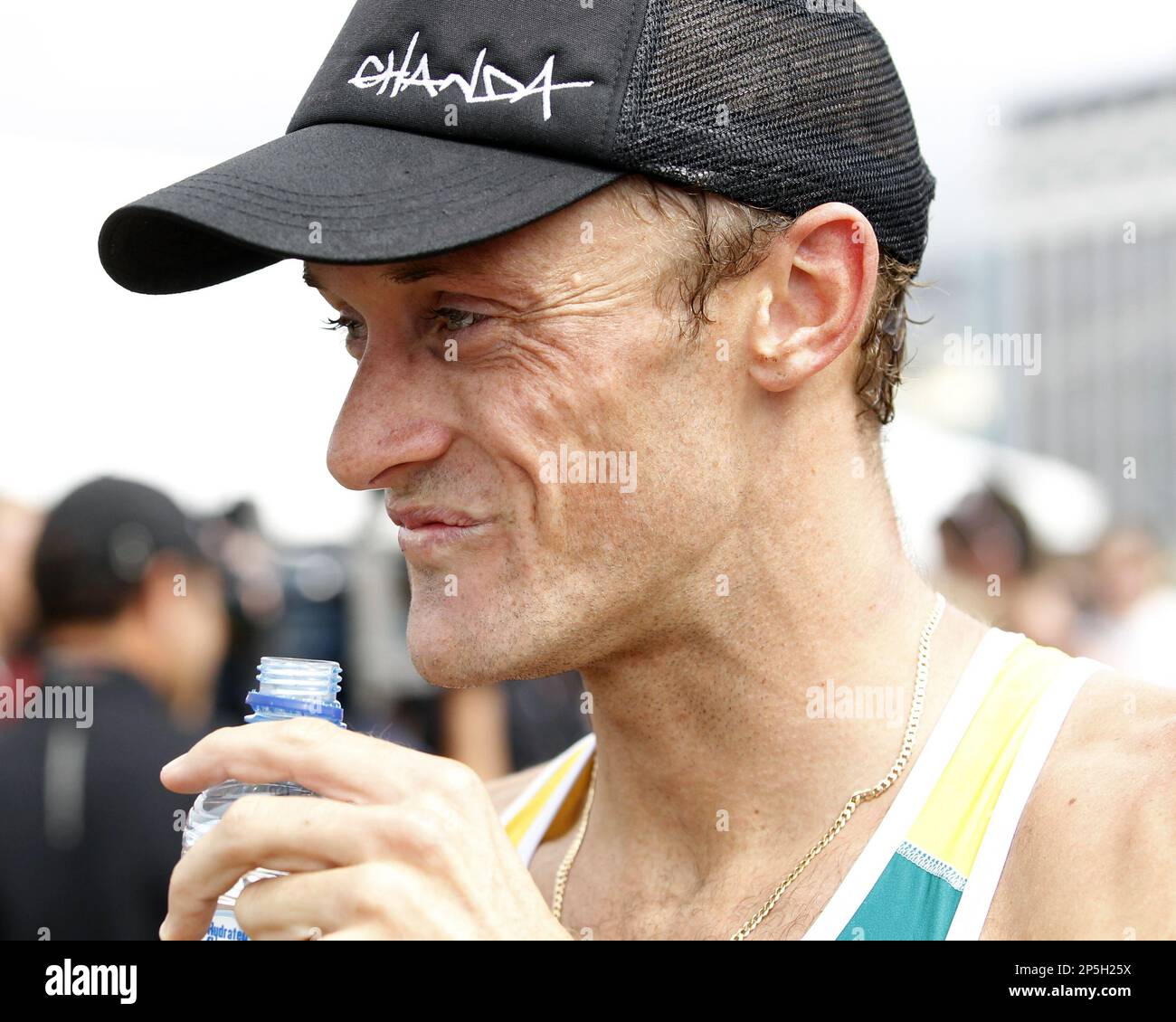 Peter Kerr, of Australia, wins the OTU Oceania Triathlon Elite ...