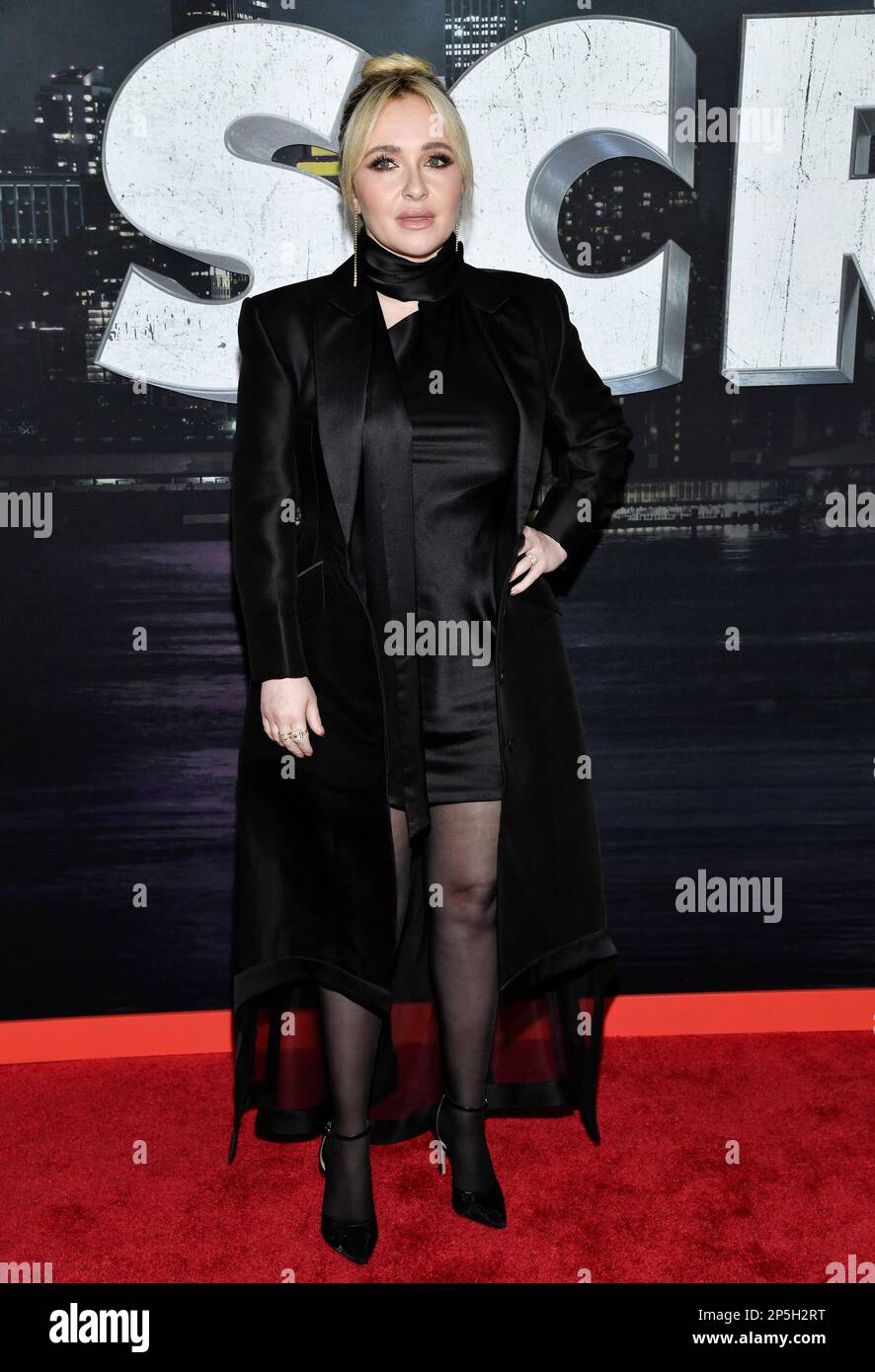Hayden Panettiere Attends The World Premiere Of Scream Vi At Amc