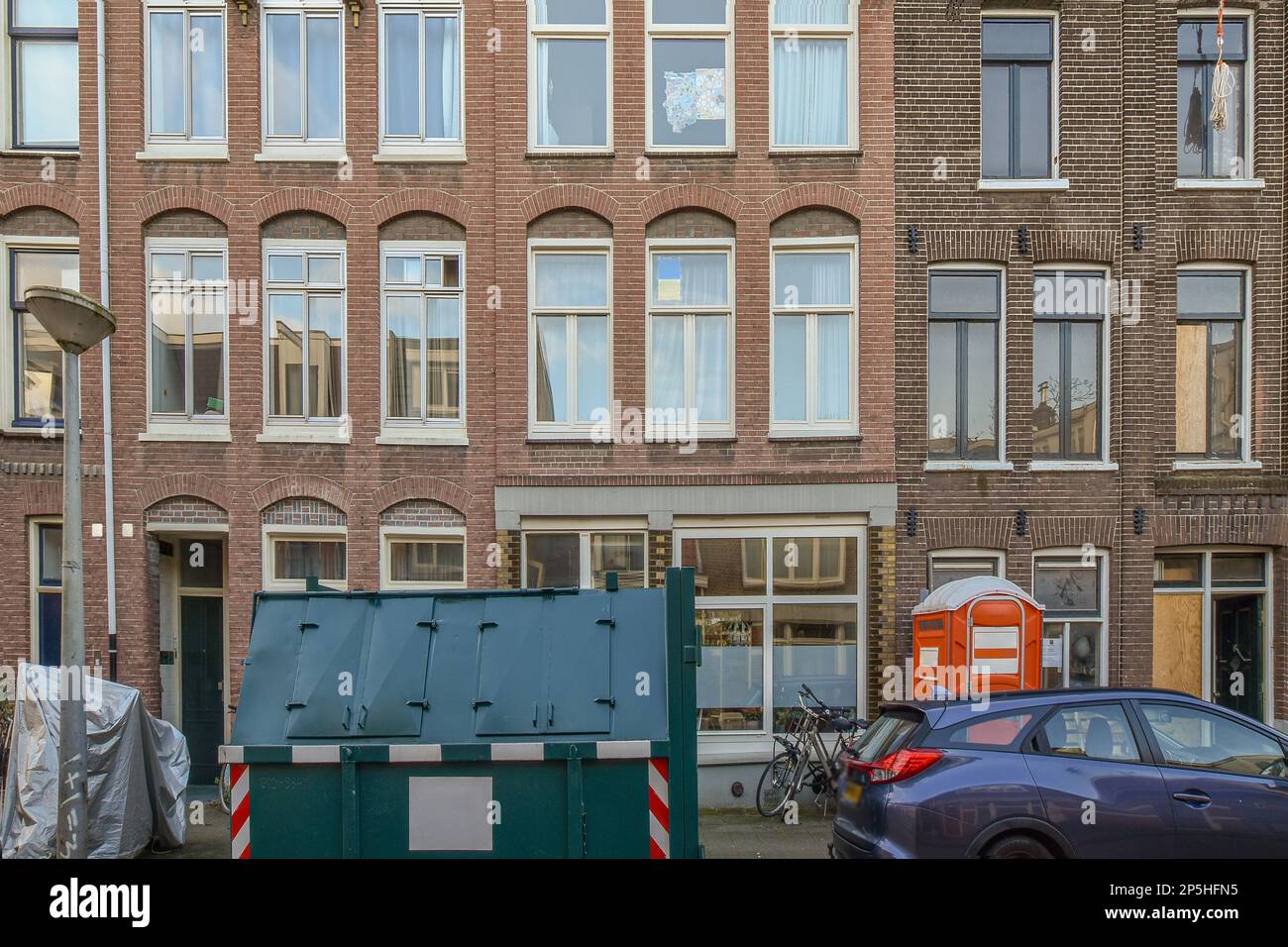 an outside area with cars parked on the street and buildings in the ...