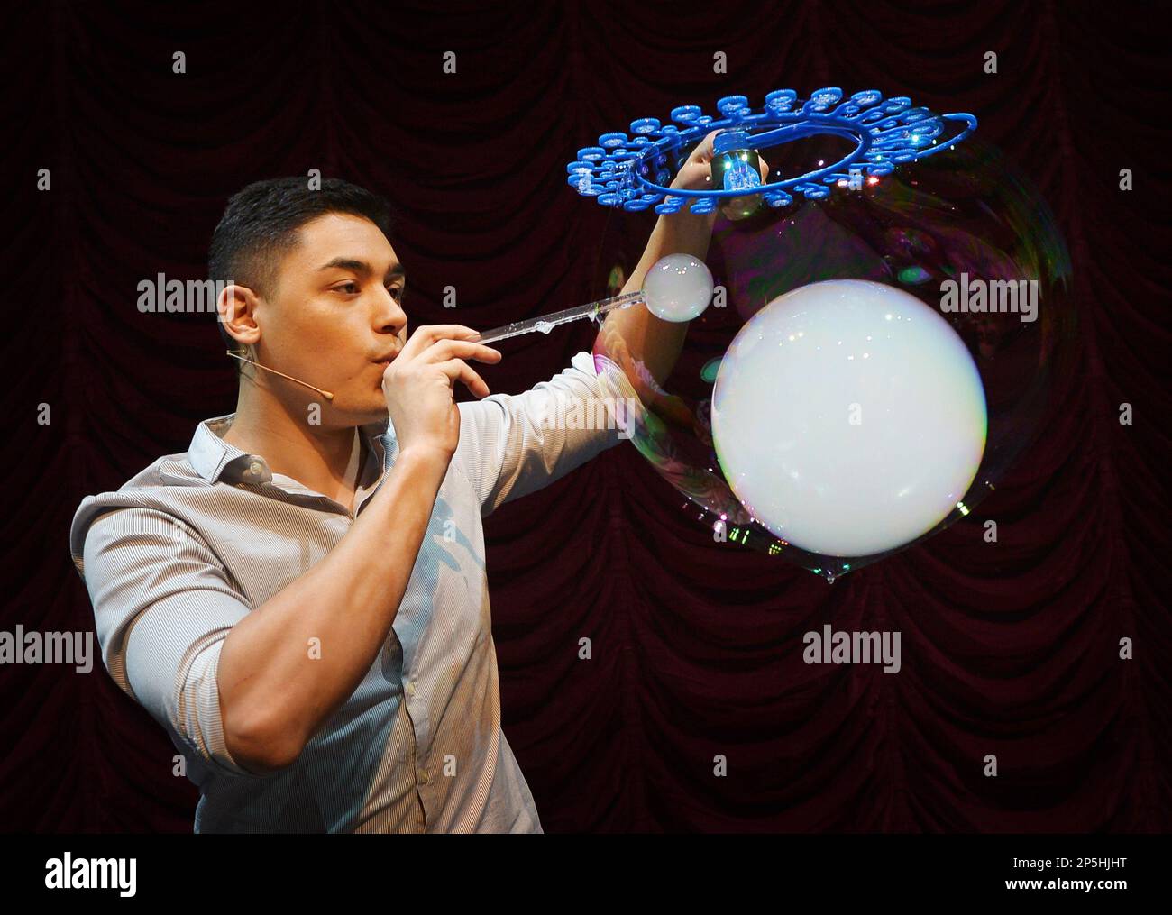 Deni Yang, bubble artist and son of the famed Fan Yang who holds 18 ...