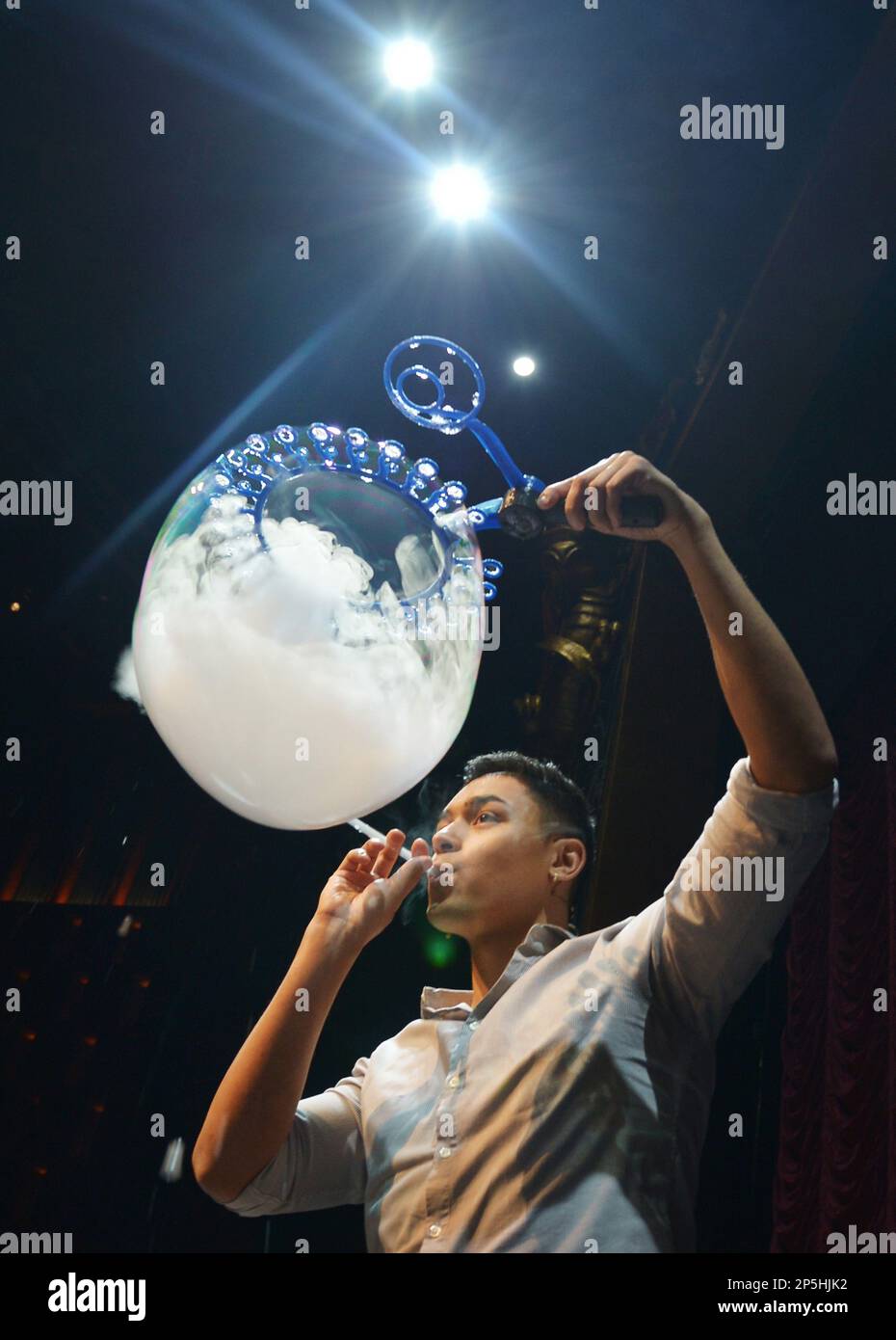Deni Yang, bubble artist and son of the famed Fan Yang who holds 18 ...