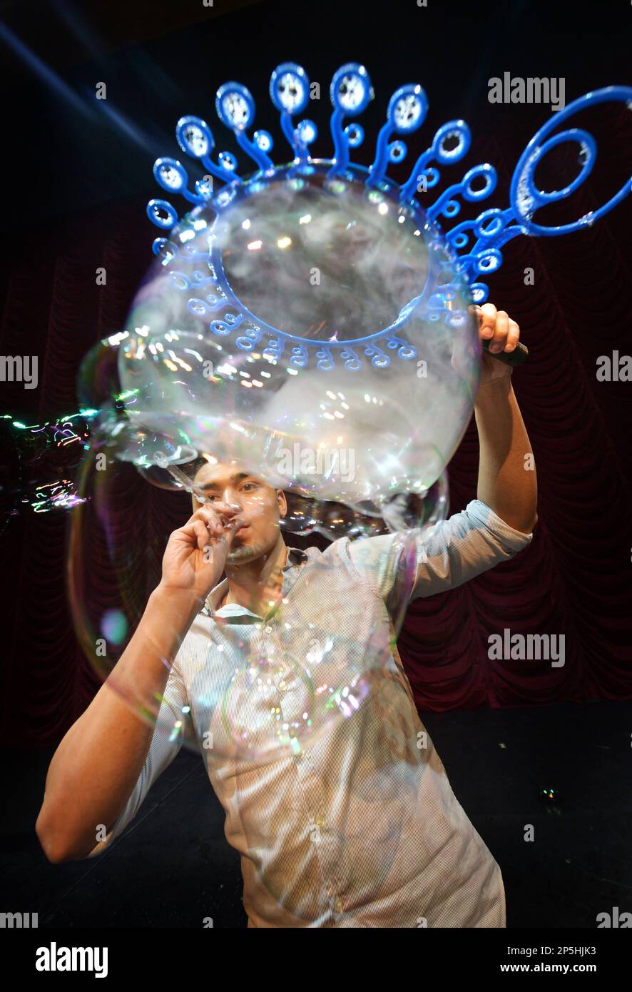 Deni Yang, bubble artist and son of the famed Fan Yang who holds 18 ...