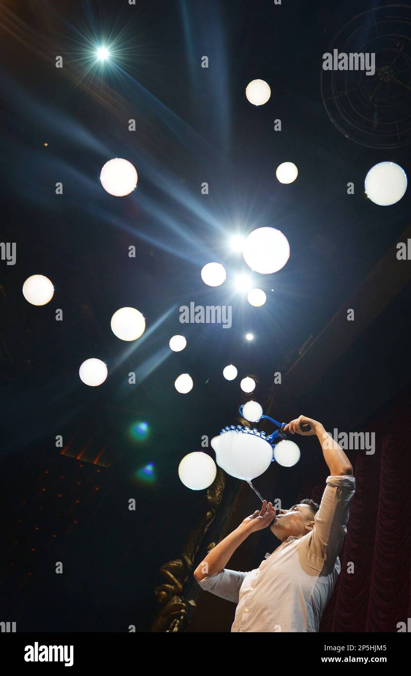Deni Yang, bubble artist and son of the famed Fan Yang who holds 18 ...