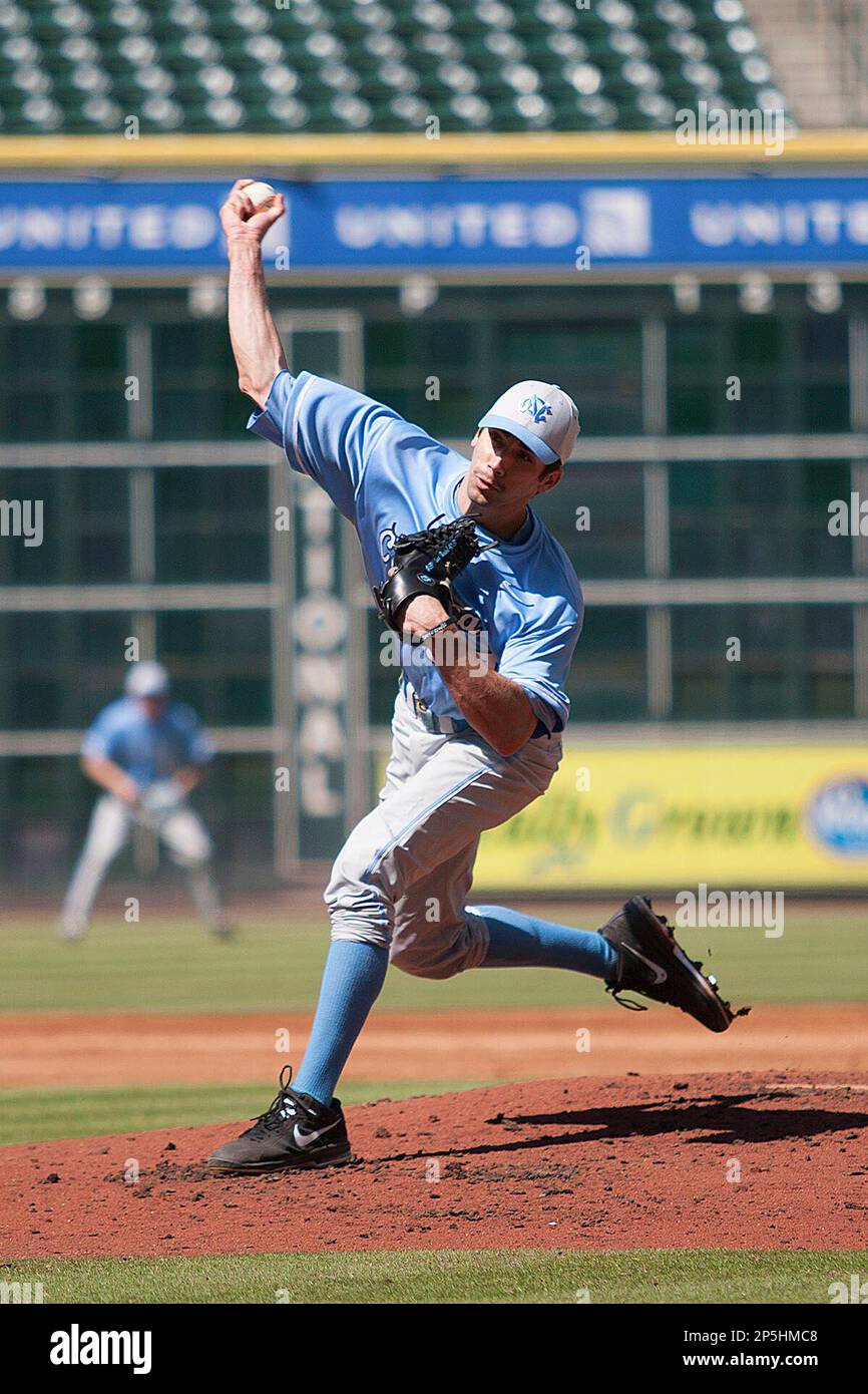 North Carolina Tar Heels starting pitcher Benton Moss #39 delivers a ...