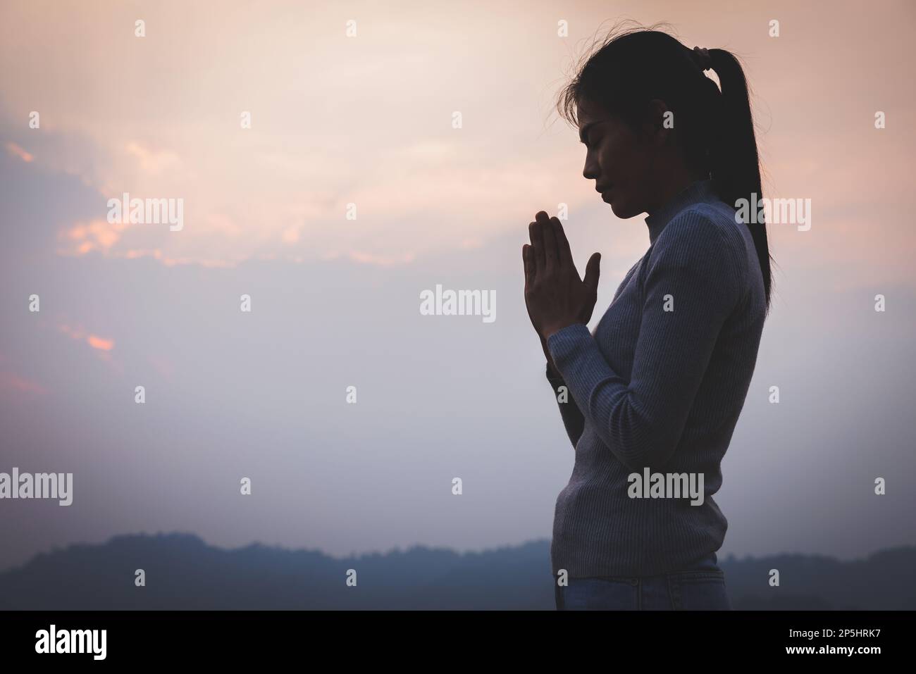 woman praying prayers for spiritual faith A prayer to remember God ...