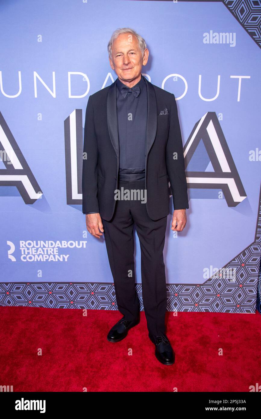 NEW YORK, NEW YORK - MARCH 06: Victor Garber attends the 2022 ...