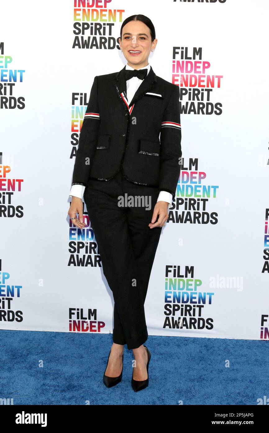 LOS ANGELES - MAR 4: Jenny Slate at the 2023 Film Independent Spirit ...