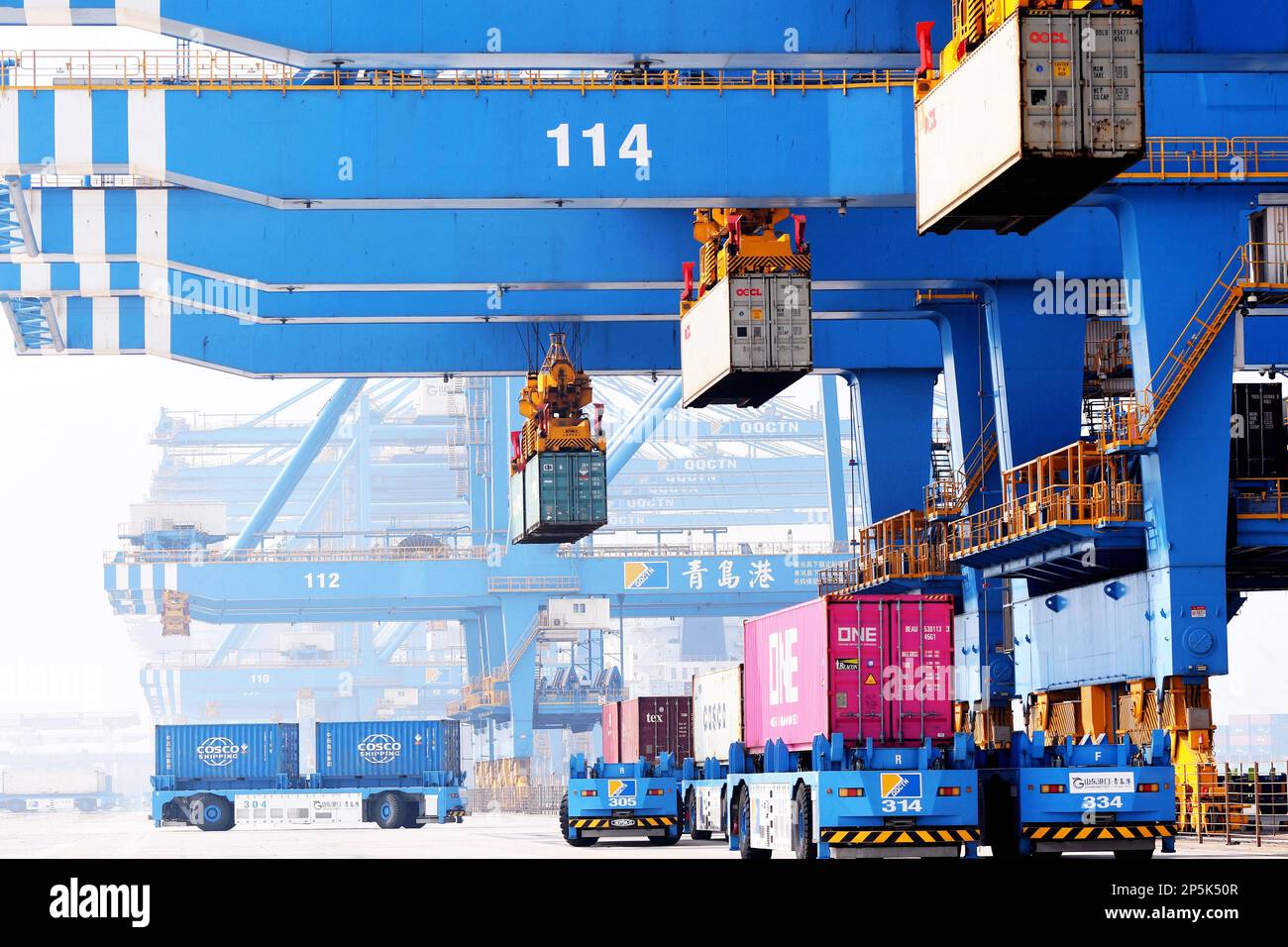 QINGDAO, CHINA - MARCH 7, 2023 - Automatic bridges lift foreign trade containers at the fully ...