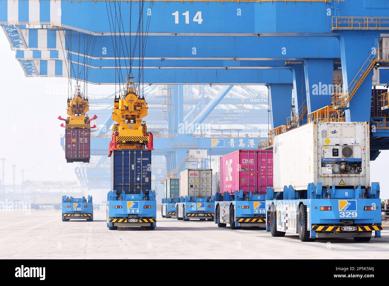 QINGDAO, CHINA - MARCH 7, 2023 - Automatic bridges lift foreign trade ...