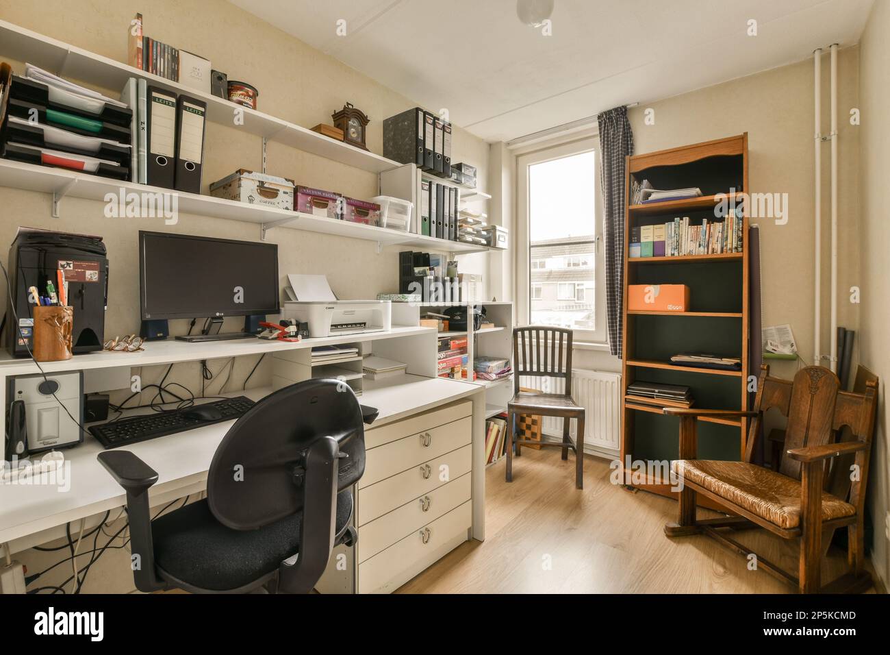 Alcove desk hi-res stock photography and images - Alamy