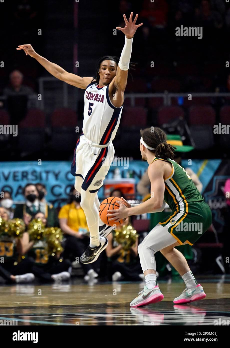 Gonzaga guard Hunter Sallis (5) defends against San Francisco guard ...