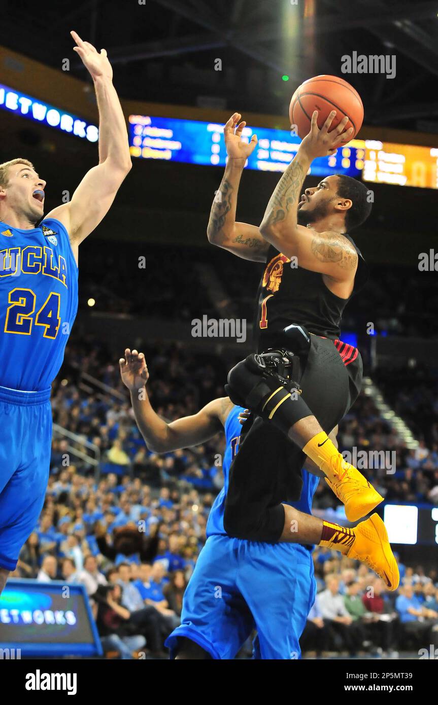 January 30, 2013 Los Angeles, CA.USC Trojans guard Jio Fontan #1 scores ...