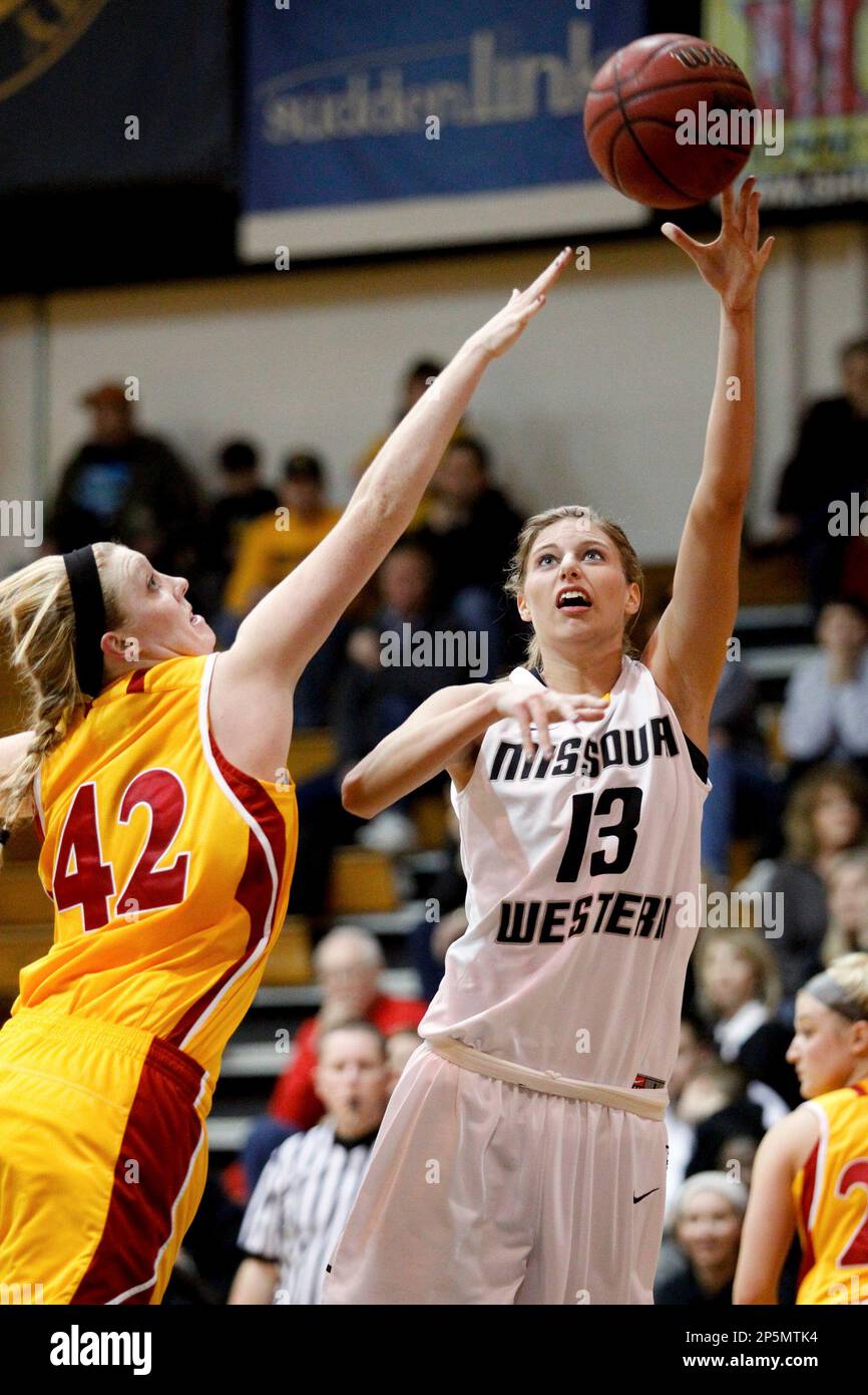 Missouri Western State's Heather Howard (13) shoots as Pittsburg State ...