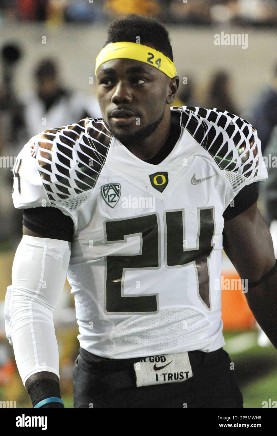 Oregon Ducks Kenjon Barner (24) in action during a game against Cal on ...