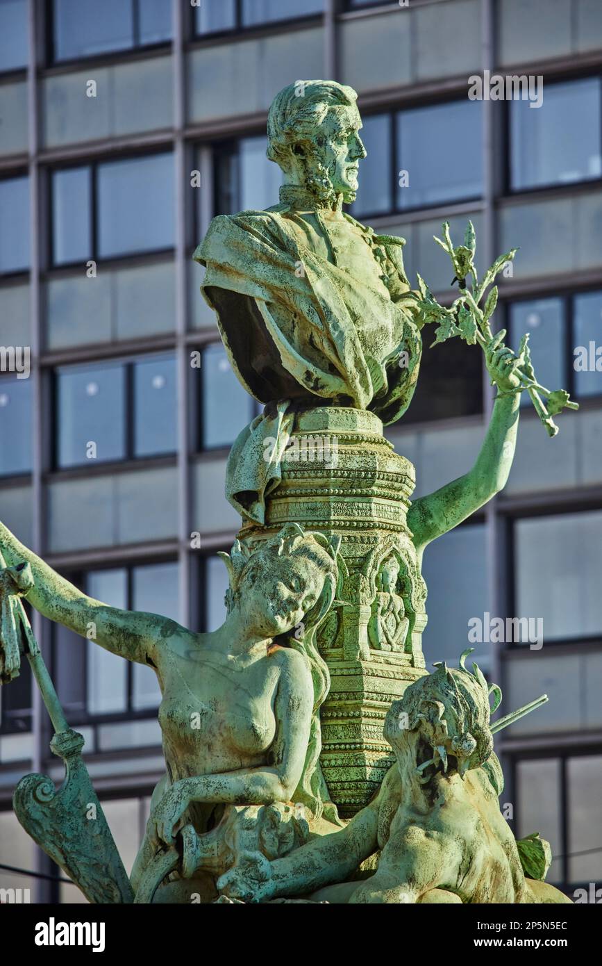 Paris landmark, Naval officer and French explorer of Monument Francis ...