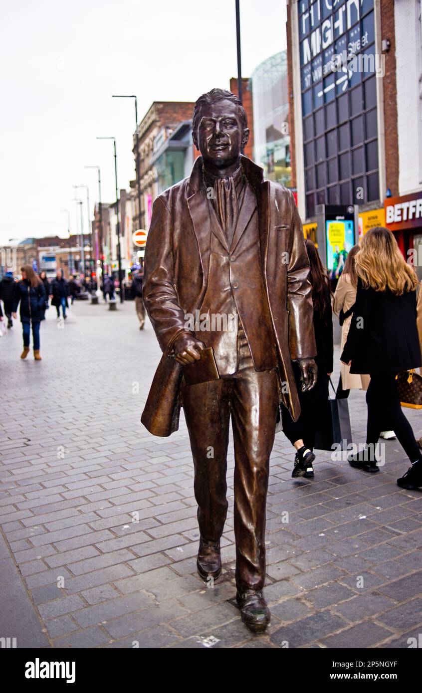 Brian epstien statue hi-res stock photography and images - Alamy