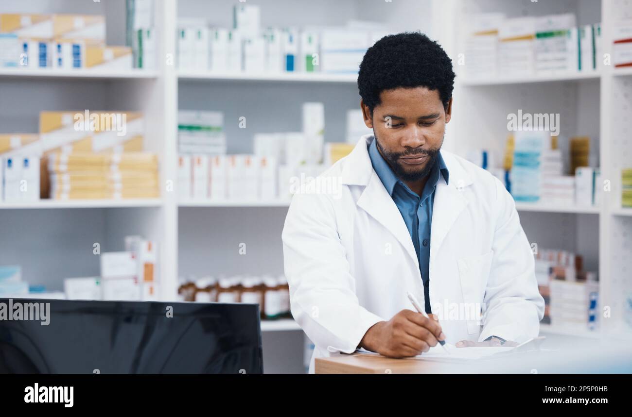 Medical worker computer check in desk hi-res stock photography and ...