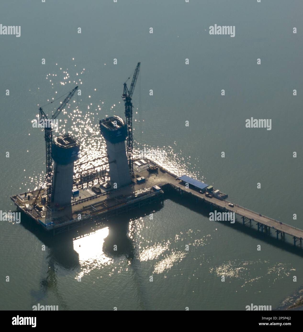 Aerial photo shows the Xunjiang River Grand Bridge of Pingnan-Cenxi ...