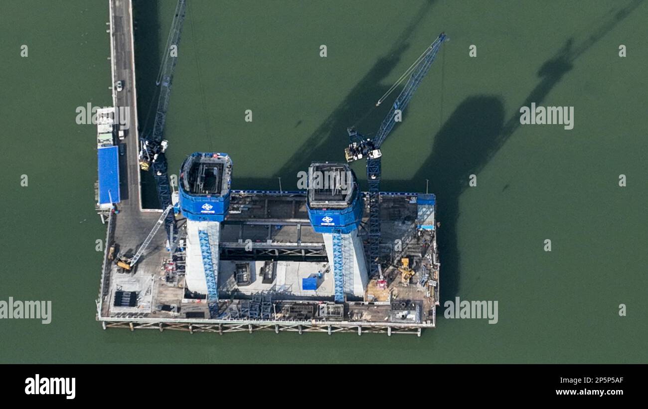 Aerial photo shows the Xunjiang River Grand Bridge of Pingnan-Cenxi ...