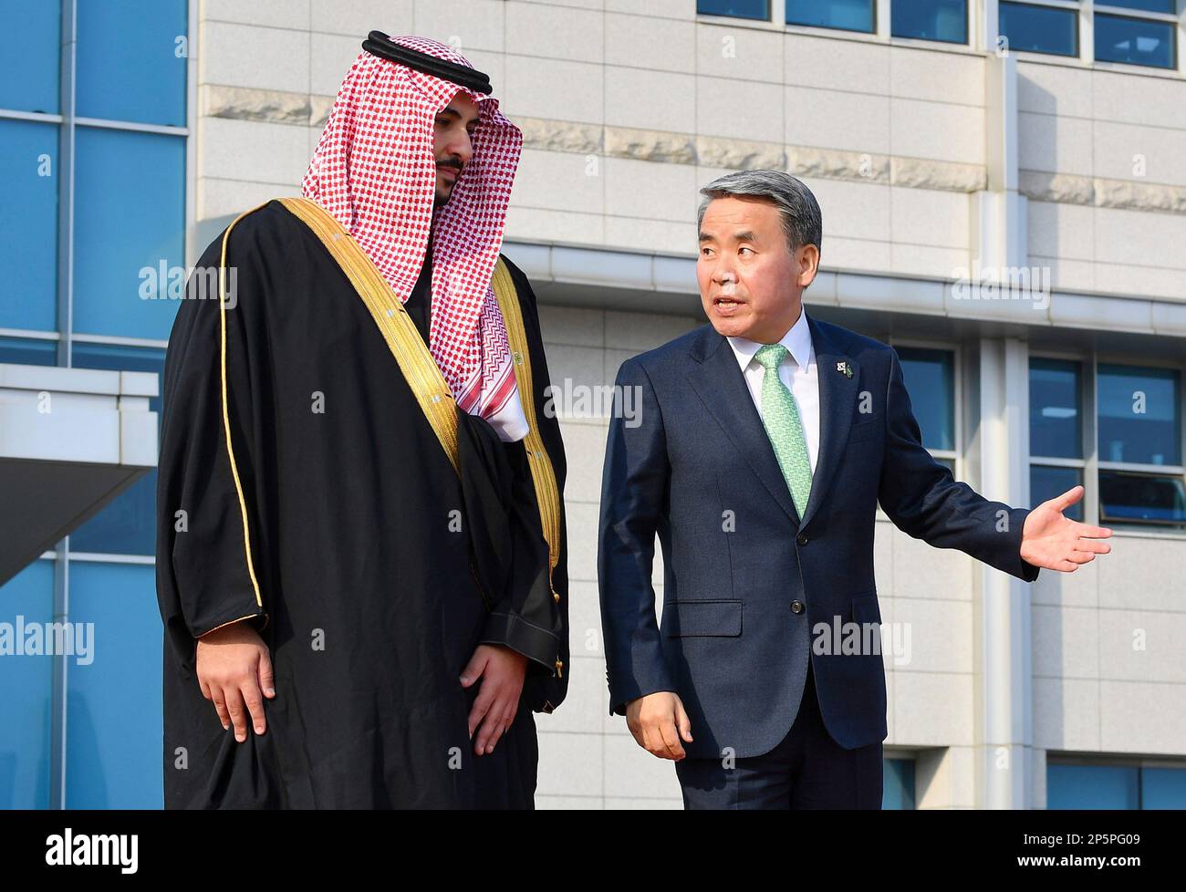 South Korean Defense Minister Lee Jong-sup, right, and Saudi Arabian ...