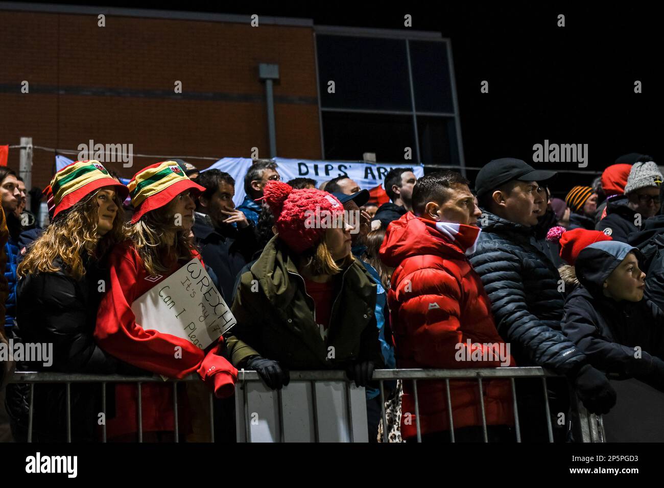 Wrexham supporters hi-res stock photography and images - Alamy