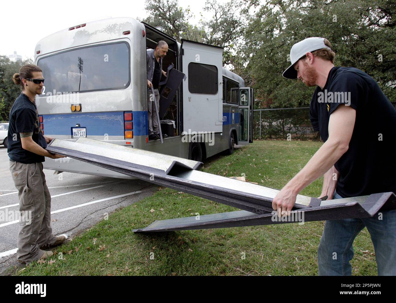 Volunteers Eric Du Bruin, left, and Austin Owen, right, both of Dallas ...
