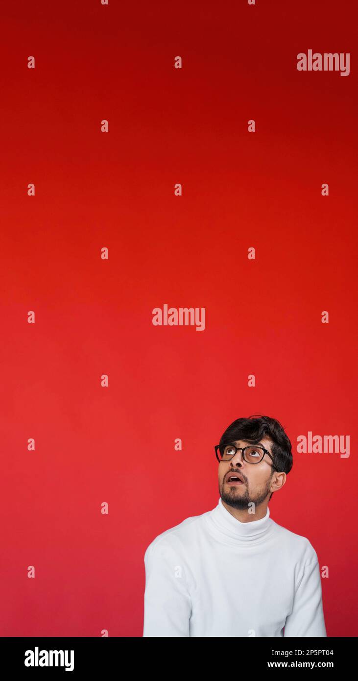 Astonished face omg shock overwhelmed man on red Stock Photo - Alamy