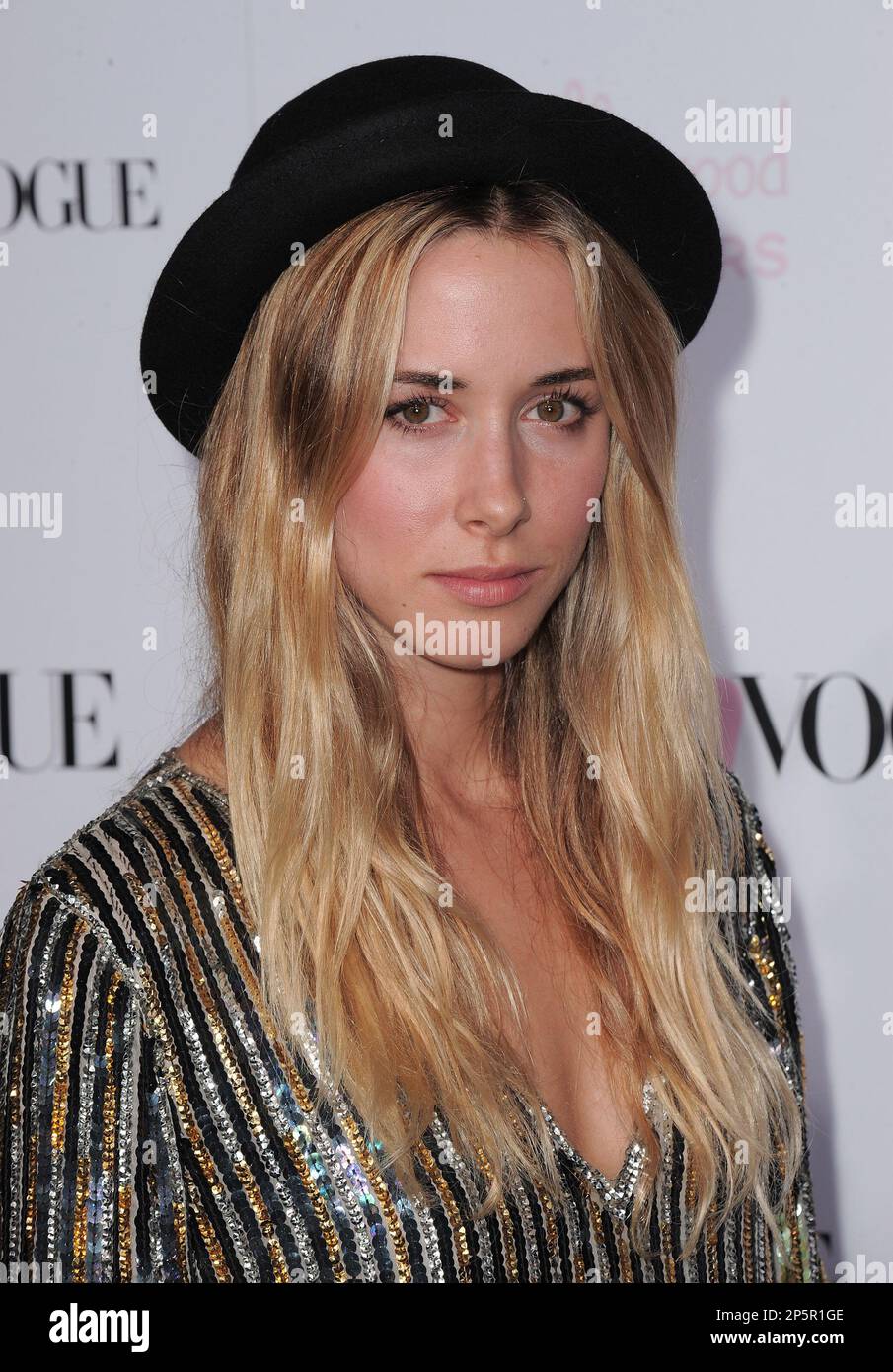 HOLLYWOOD - OCTOBER 01: Actress Gillian Zinser arrives at the 8th ...